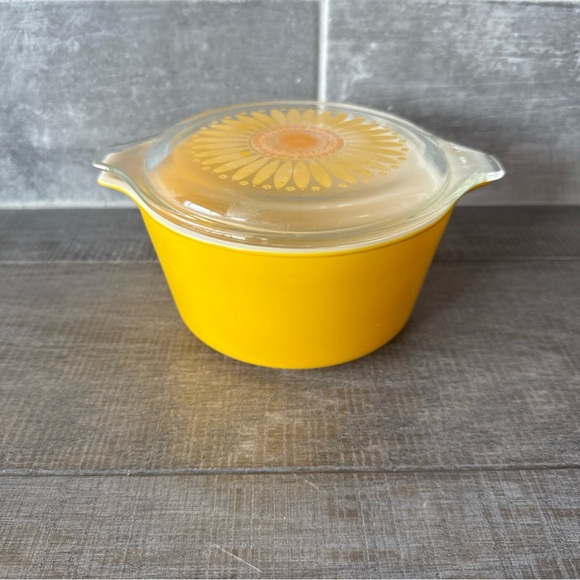 Pyrex | Kitchen | Vintage Pyrex 473 Sunflower Daisy Orange Yellow ...